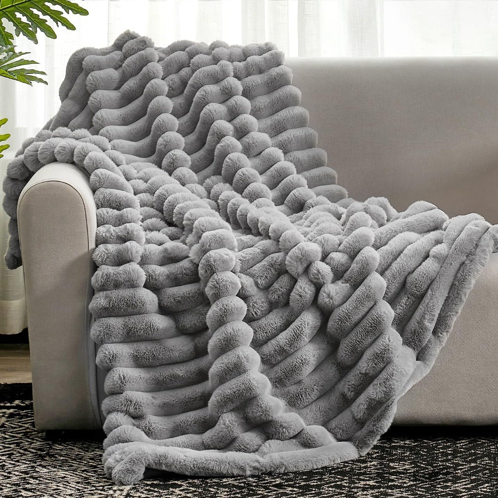 Plush Stripped Throw Blanket™️ – Casa & Beyond.